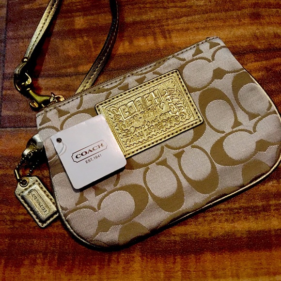 Coach | Bags | Nwt Coach Poppy Signature C Print Golden Wristlet Final ...